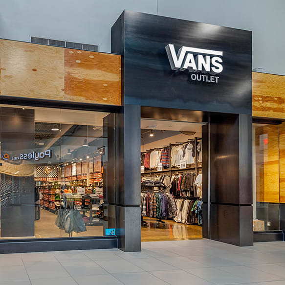 VANS STORE - OUTLET COLLECTION- SEATTLE in Auburn, WA, 98001