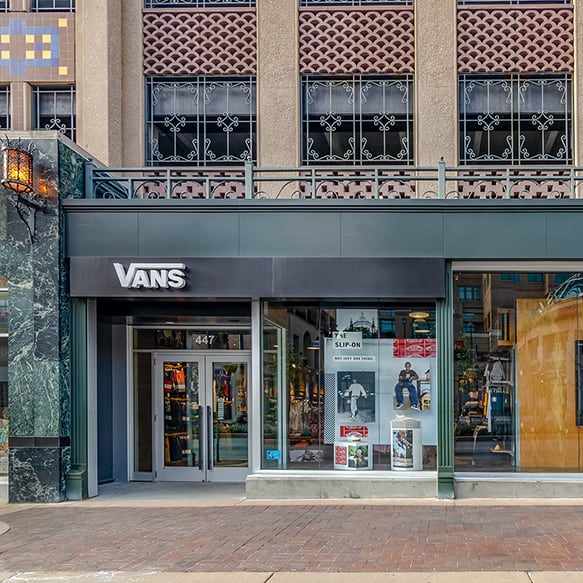 VANS STORE - COUNTRY CLUB PLAZA in Kansas City, MO, 64112