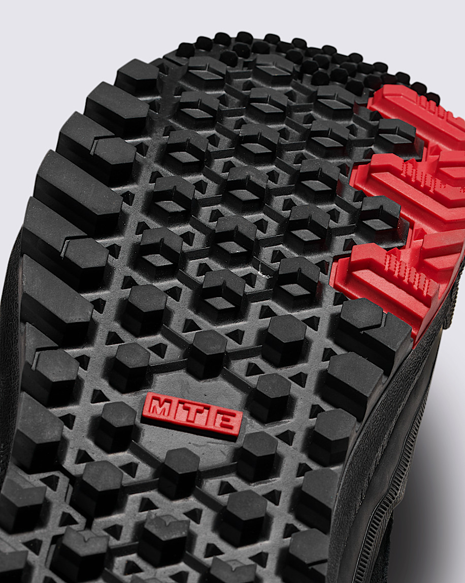 MTE Sk8-Hi GORE-TEX Insulated Shoe in Blackout Black | Vans