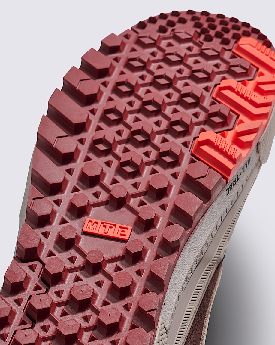 MTE Sk8-Hi GORE-TEX Insulated Shoe in Bitter Chocolate Brown | Vans