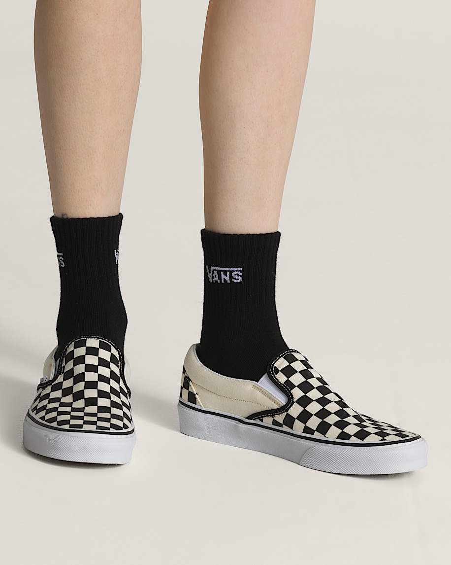 wearing vans without socks